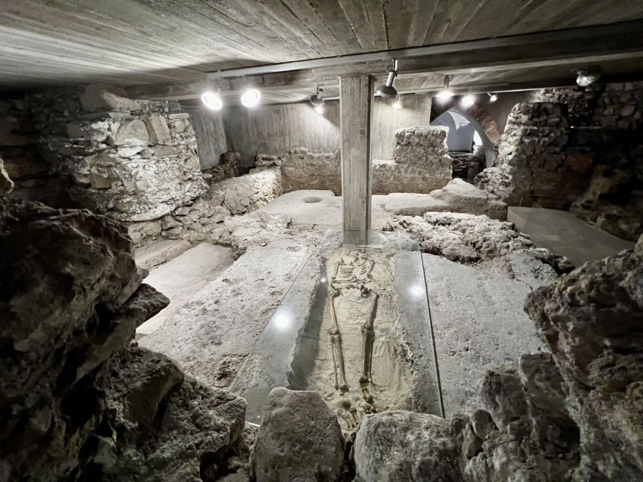 Archäologische Ausgrabungen in der Unterkirche Traismauer ...